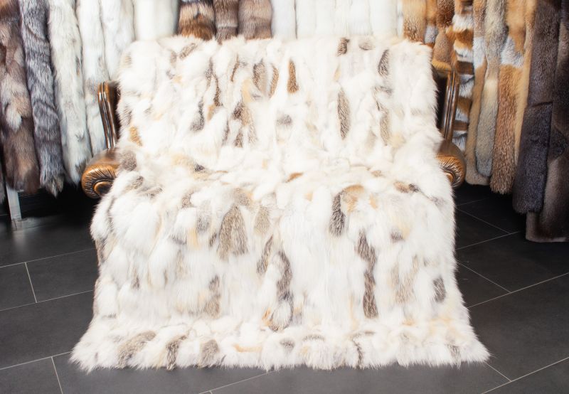 Noble Fawnlight Fox Sides Fur Blanket - Creme