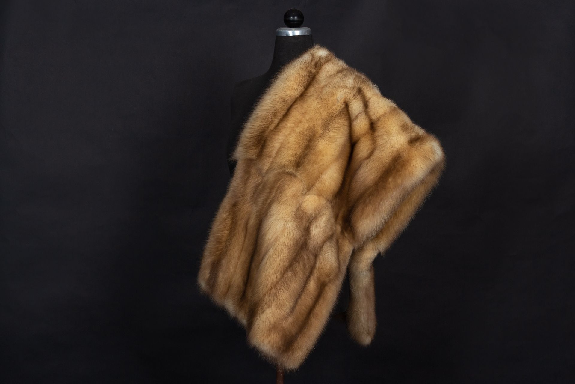 Elegant Sable Fur Stola with Russian Gold Sabels
