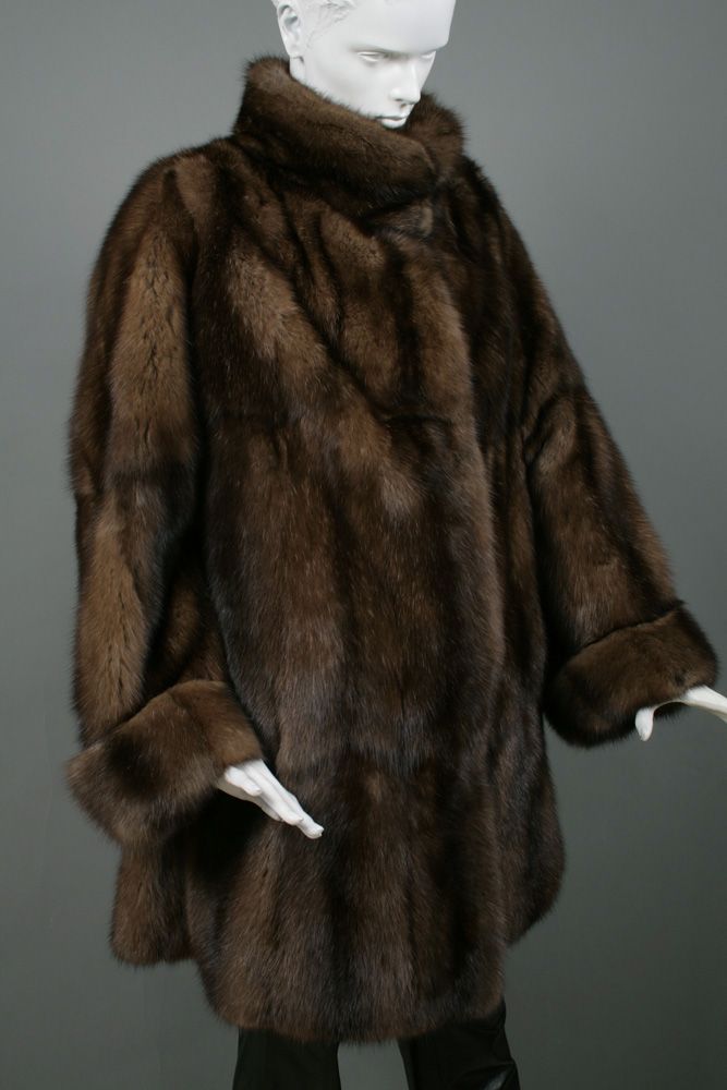 Elegant Fur Fashion for Women and Men | Lars Paustian